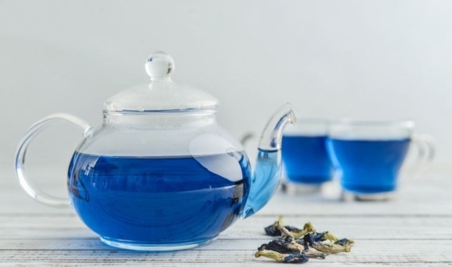 Mavi Çay Nedir? Sağlık Faydaları ve Tüketim Yöntemleri